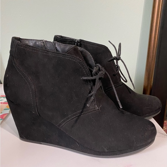 Universal Thread | Shoes | Universal Threads Wedge Boot | Poshmark